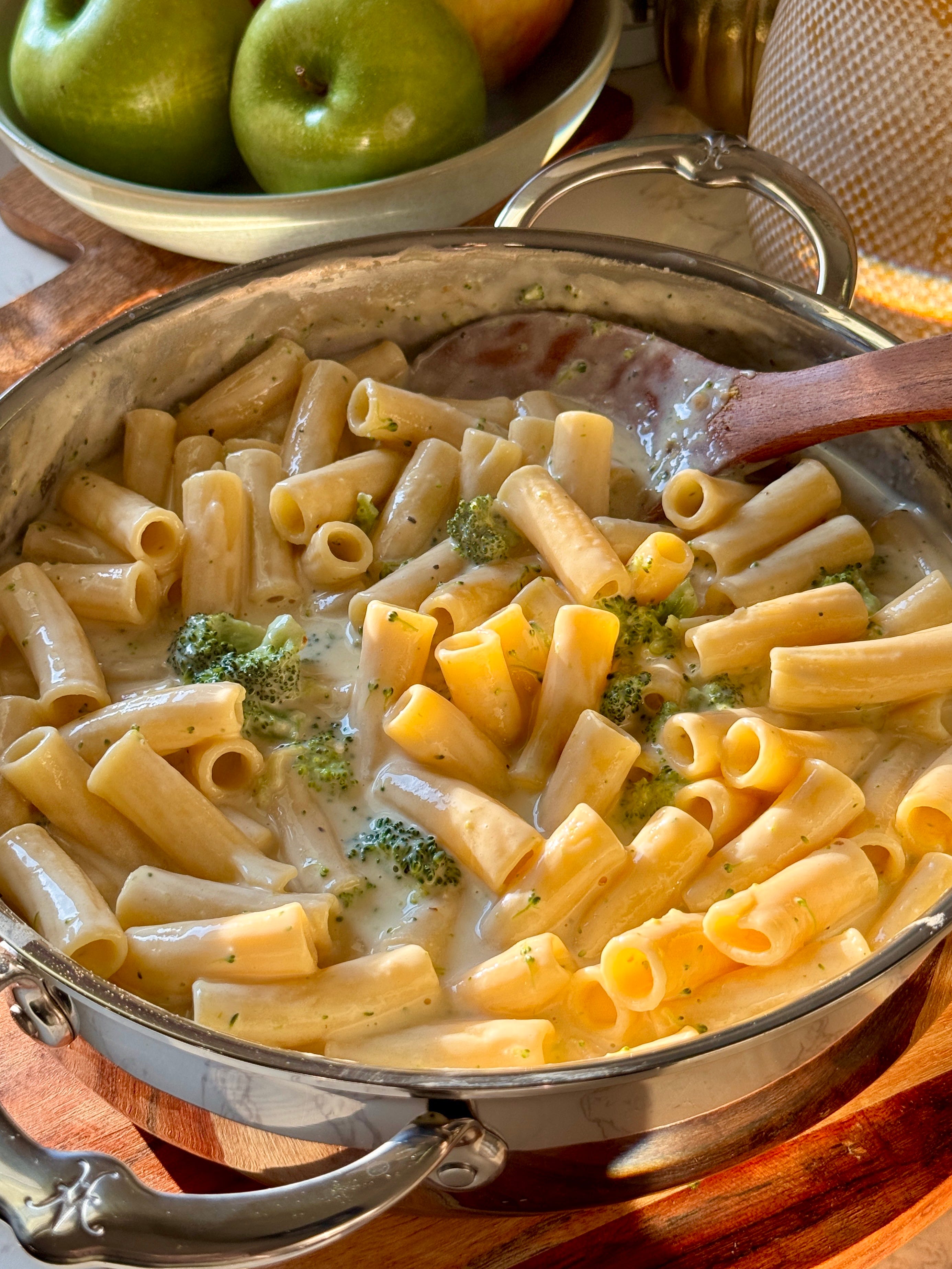 One-Pot Creamy Bone Broth Broccoli & Cheddar Pasta