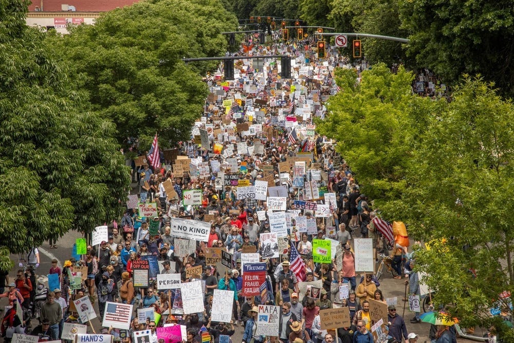 Huge anti-Trump protest in Washington DC. - by Gavin rocks!