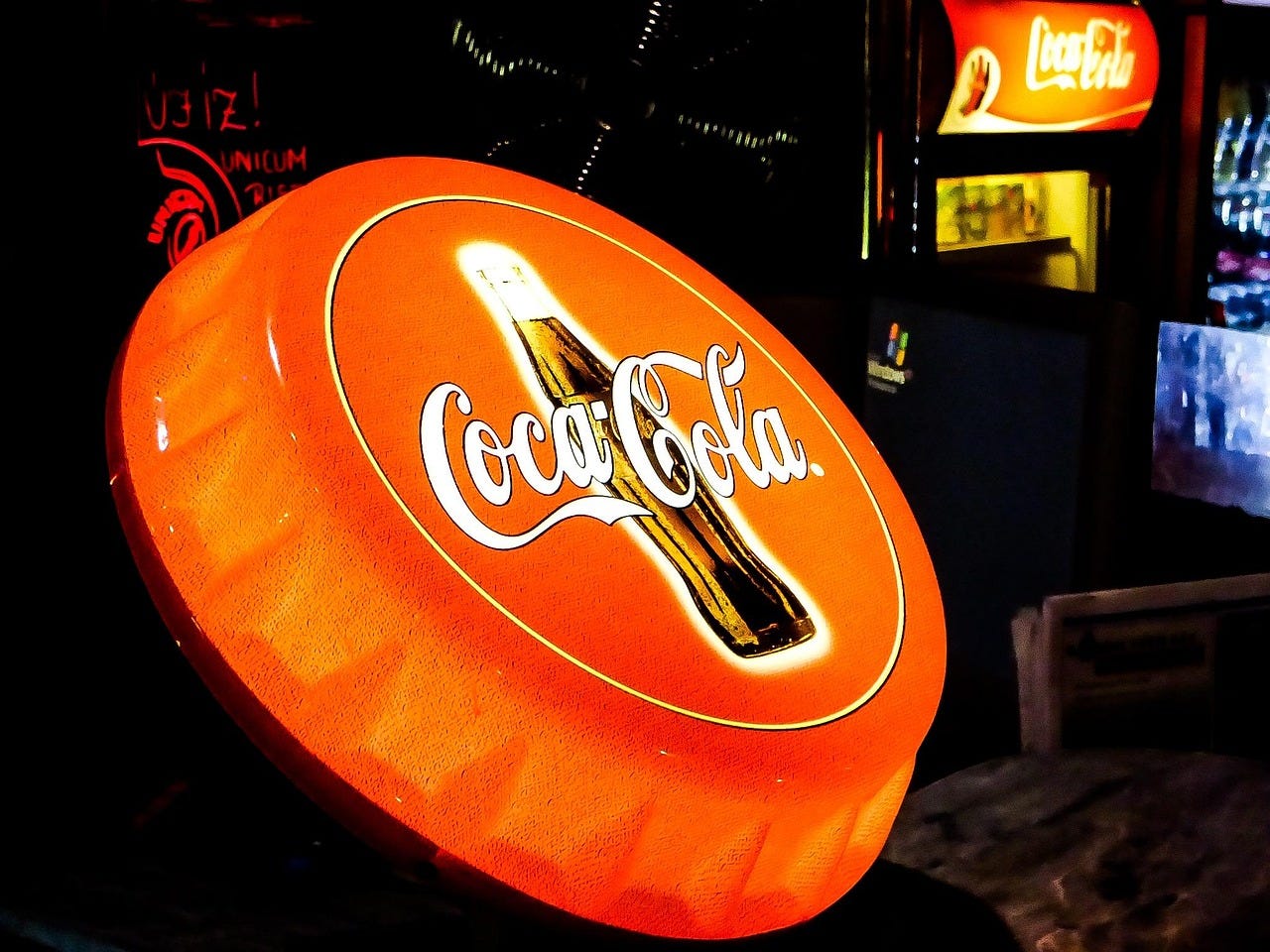 25+ Fun Facts and Historical Events From the Year 1985