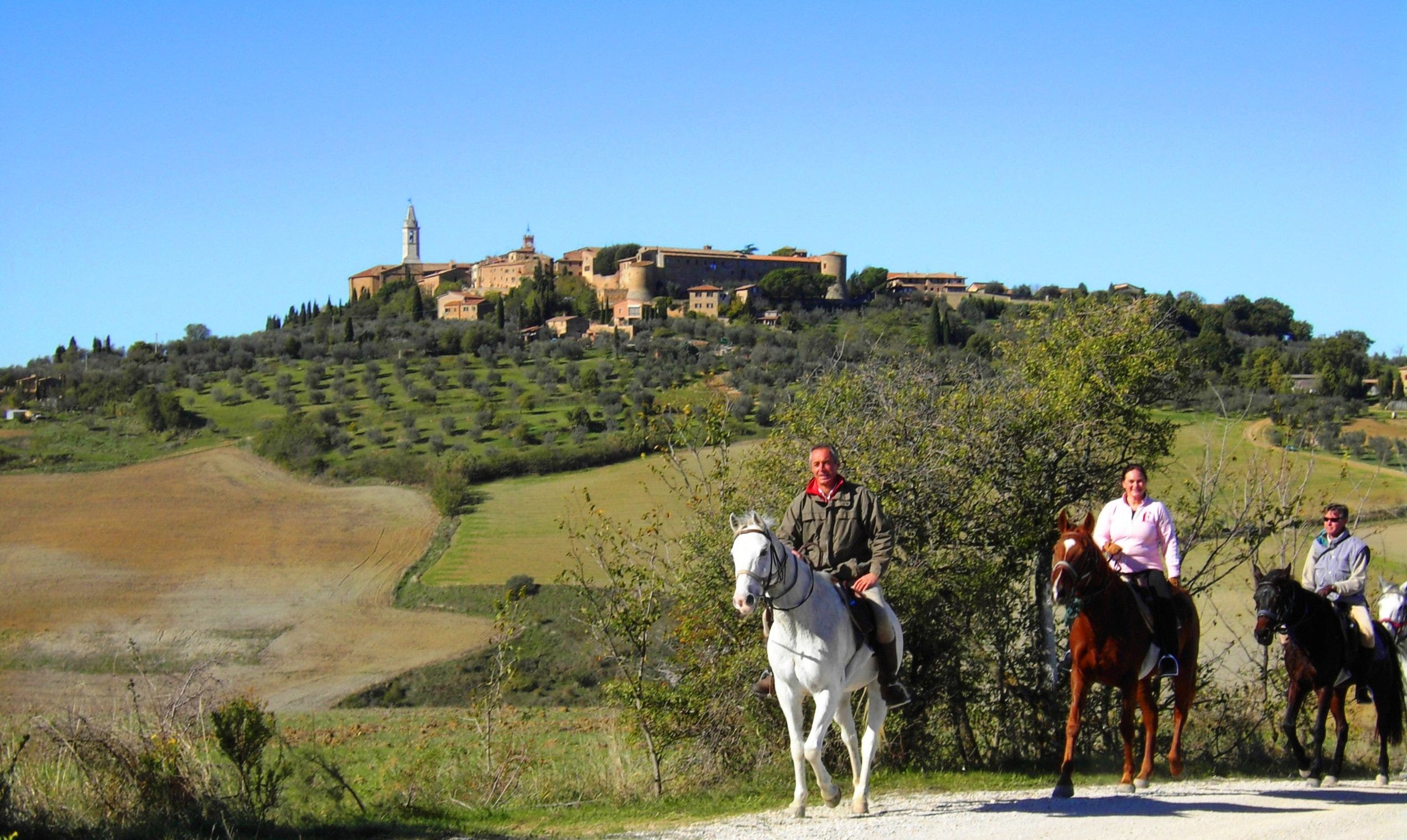 A Guide to Chianti, Italia - by H & B