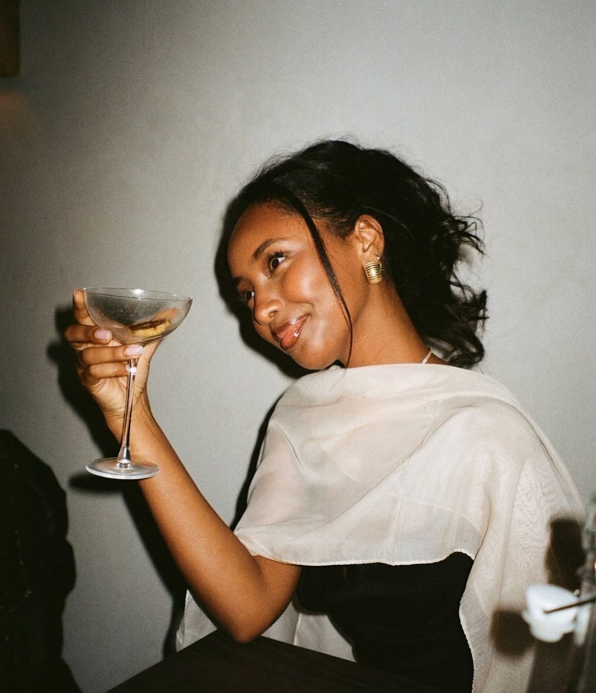 a guide to social confidence & charisma (that’s true to you)