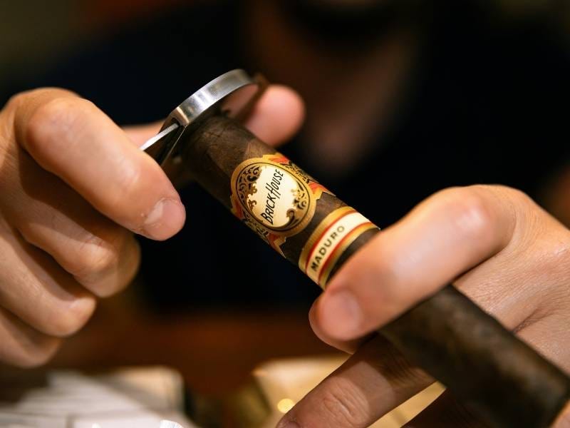 How to Cut a Cigar Properly: A Beginner-to-Aficionado Guide