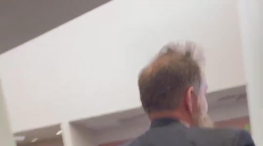 Preacher Enters Jamal Bryant's Church and Rebukes Them, Calls Them to ...