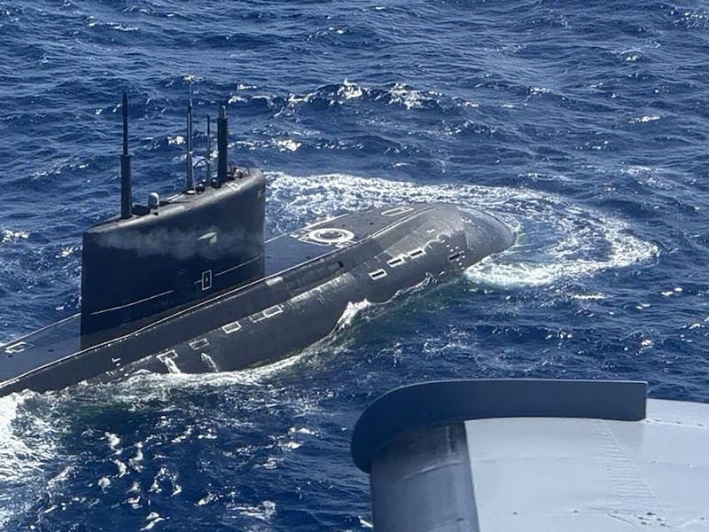 Russian Kilo-Class Submarine Suffers Technical Failure Near Gibraltar ...