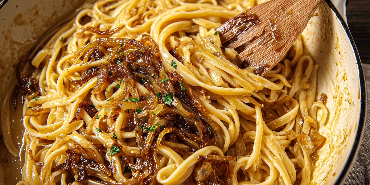 Easy Caramelized Onion Pasta - by Sophie - Essen Recipes