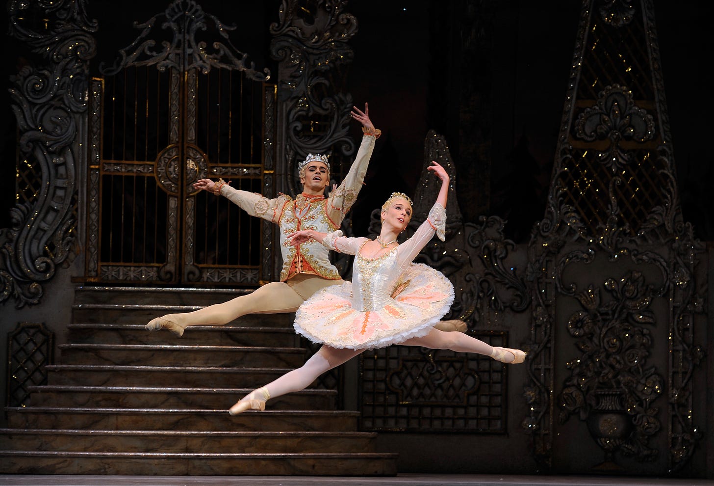 A Perfect Christmas Playlist - by Daniel Lelchuk