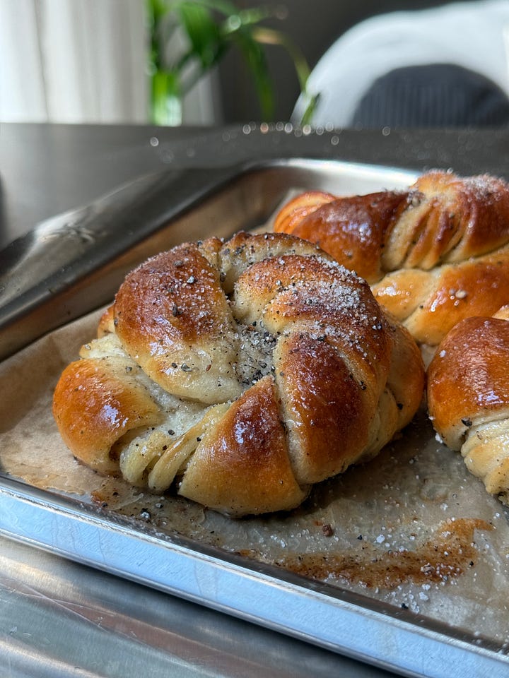 Kardemummabullar: Swedish Cardamom Buns - Nea Arentzen