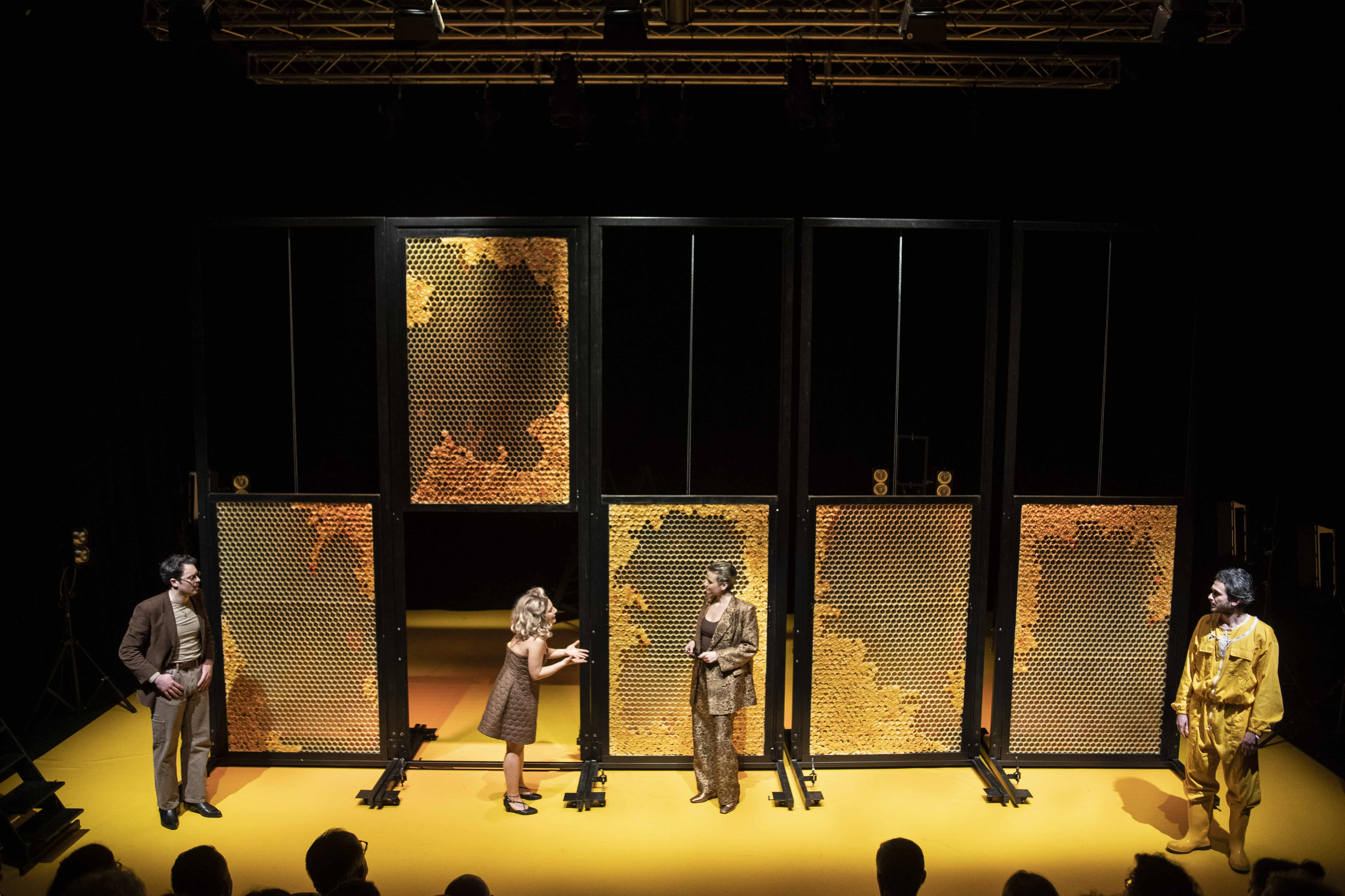 A Milano il teatro si concia per le feste - Dramaholic