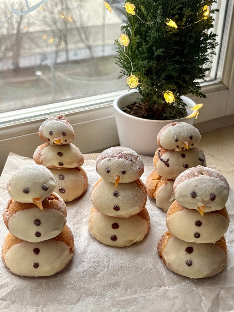 Bisuit Box #4: Choux Snowmen w Cranberry Creme Diplomate