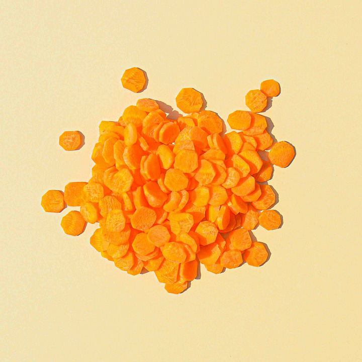 a knife skills guide on paysanne cuts - by Gabriela Kulesza