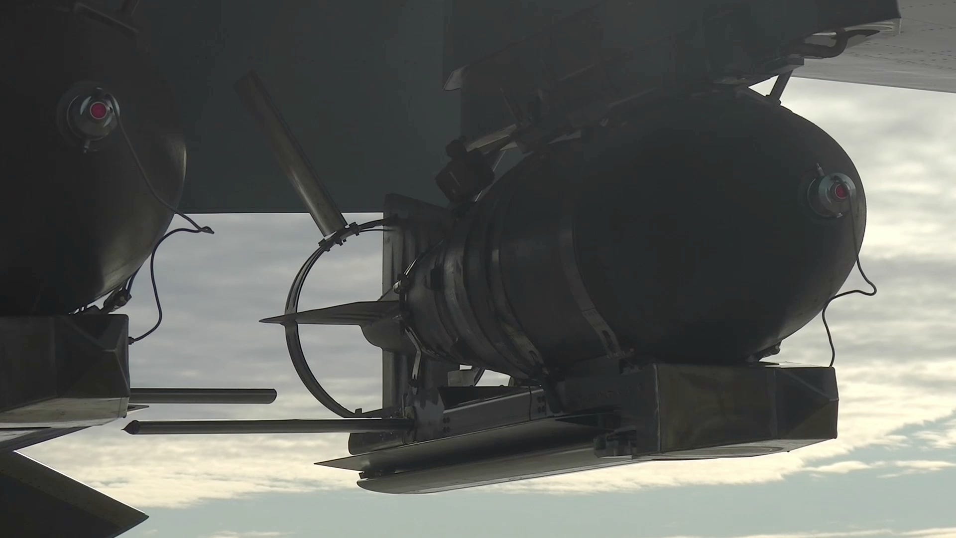 Quatro bombas planadoras de 500 kg em Sukhoi Su-34 das Forças Russas