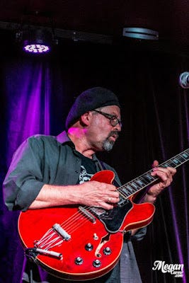 An interview with an Australian musician about art & roses. Writer ...