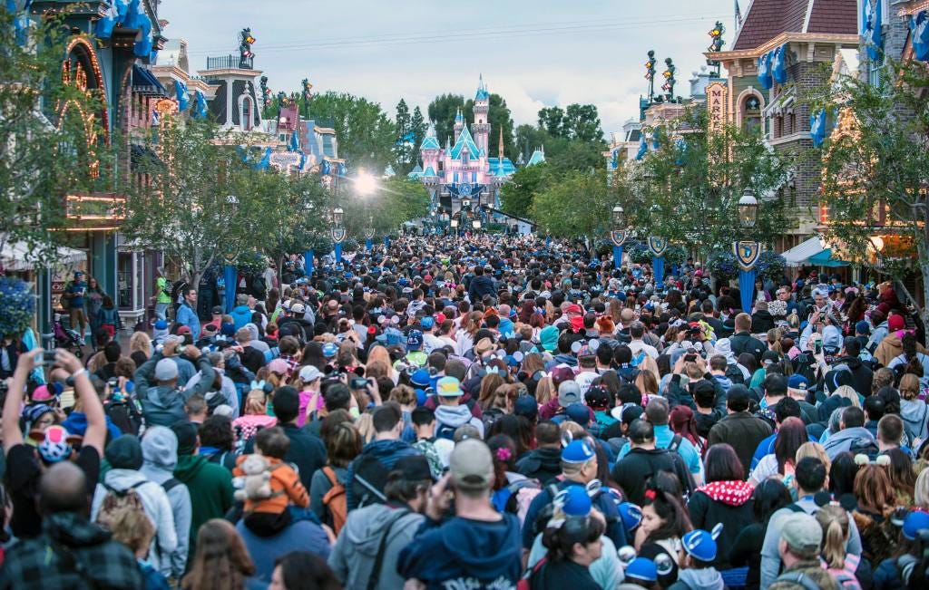 Behind the Mouse: Je Disney World skutečně nejšťastnější místo na světě?