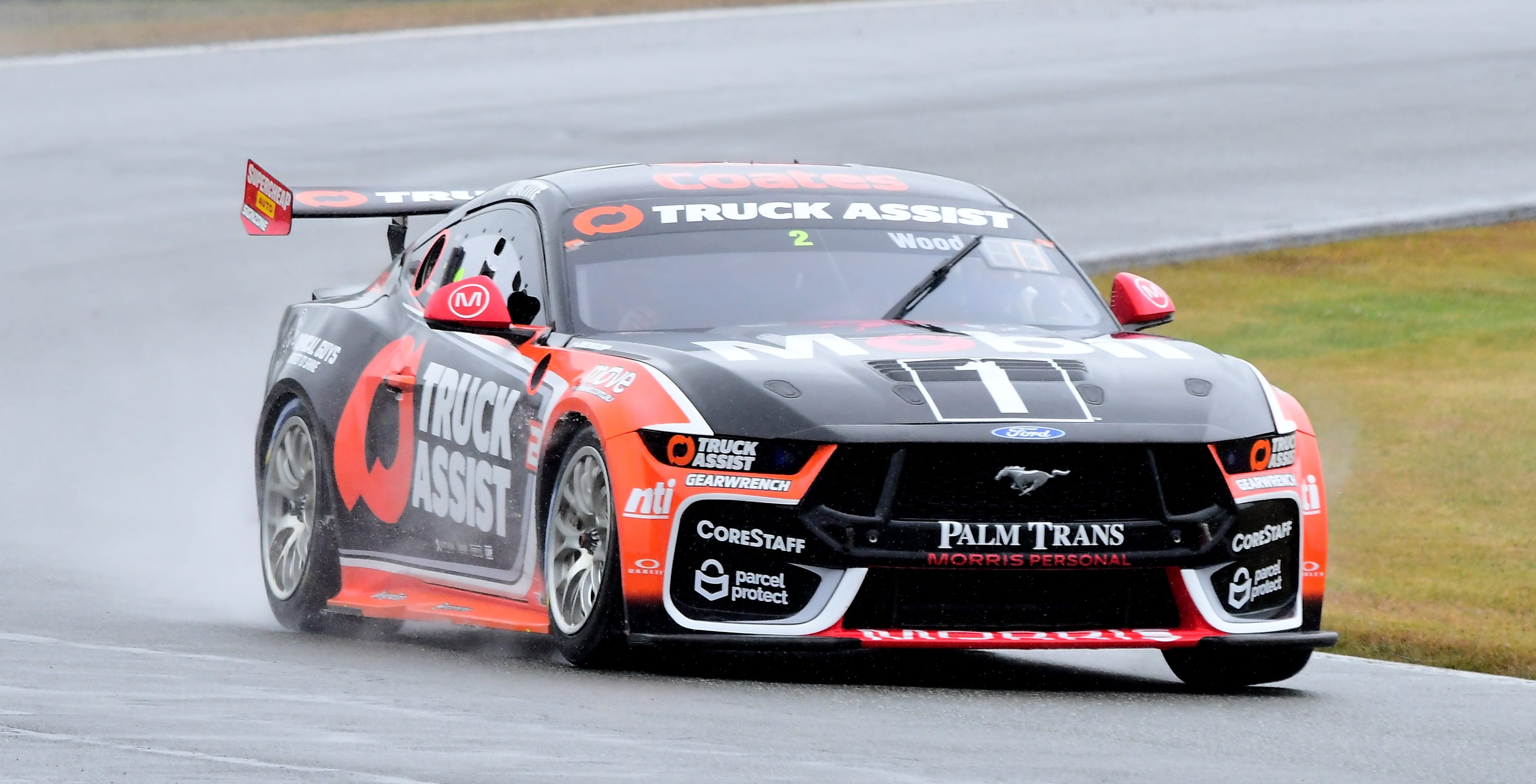 Wet weather throws up curveball for international drivers at Teretonga