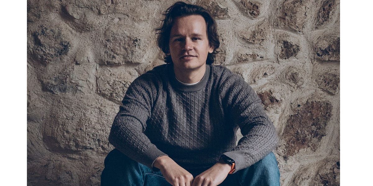 Me presento. - by Pavel Mazuelas - El descubrimiento