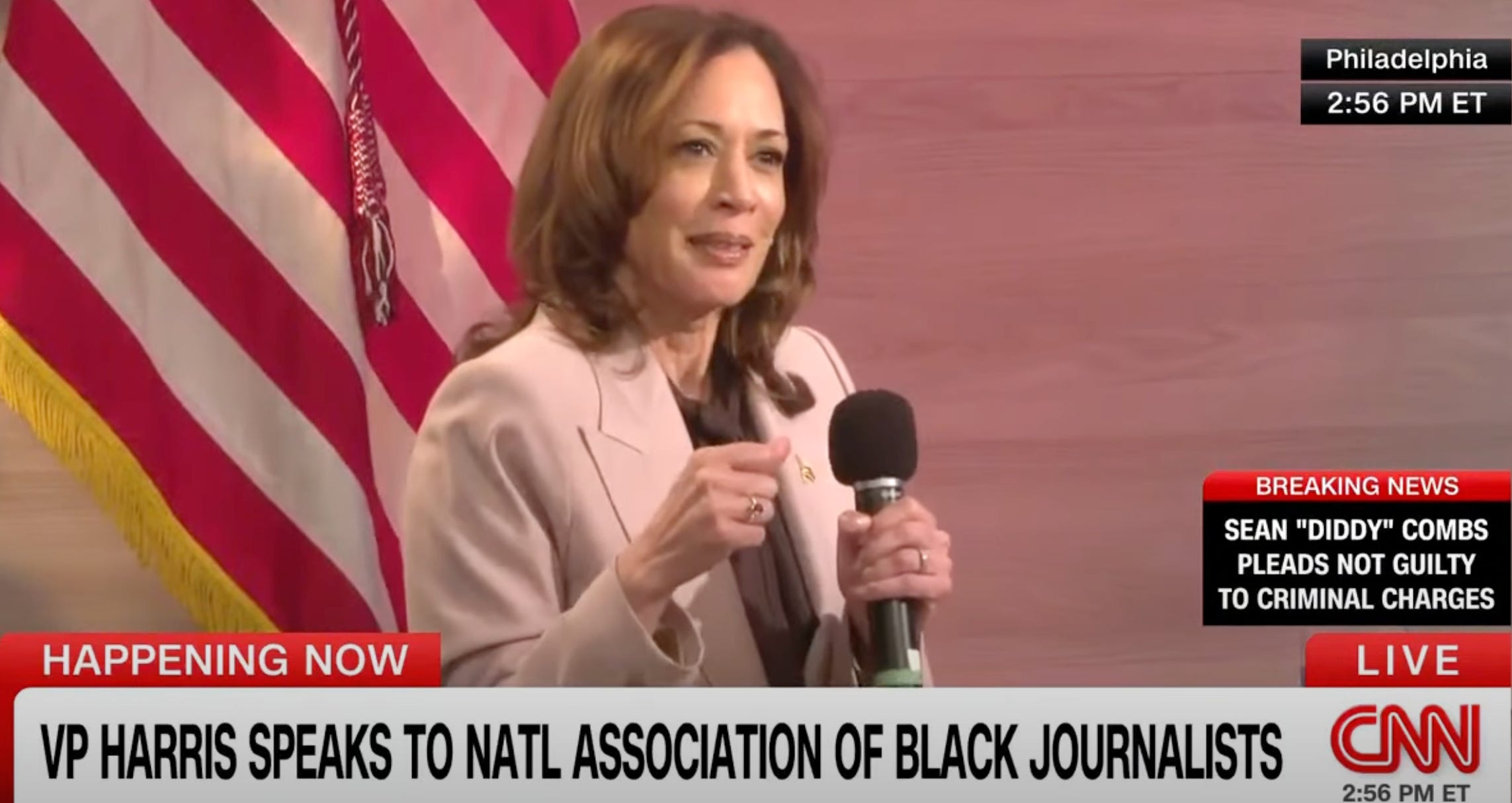 Kamala Harris Visits National Association Of Black Journalists, Doesn't ...