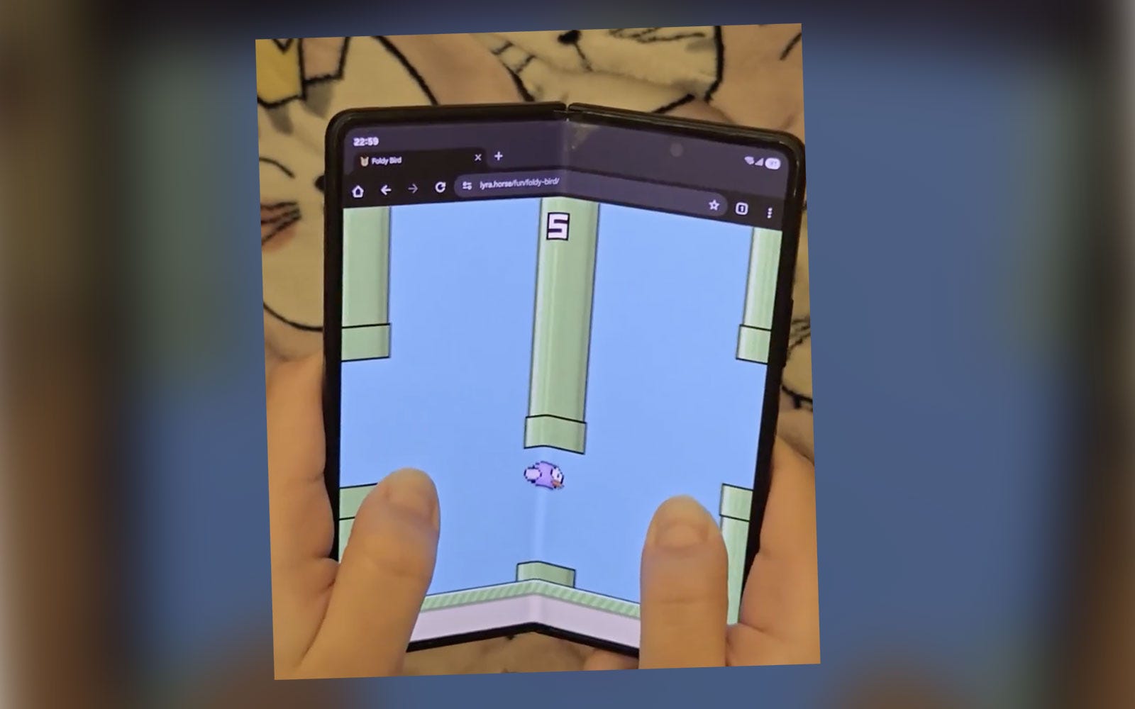 You can’t play Foldy Bird unless you have a folding phone