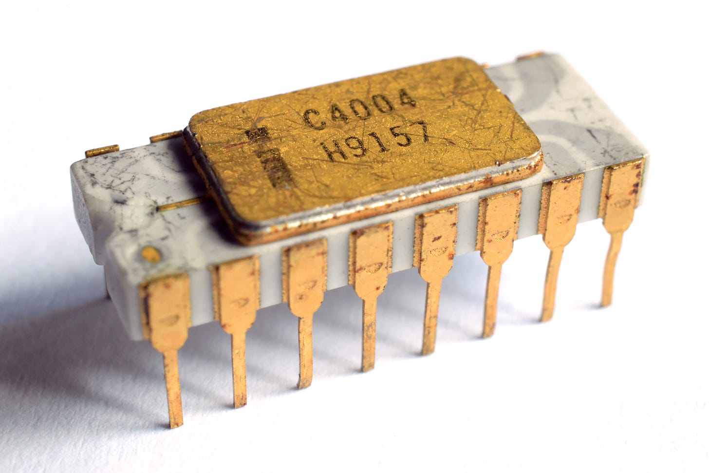 A Comprehensive Primer on Advanced Semiconductor Packaging