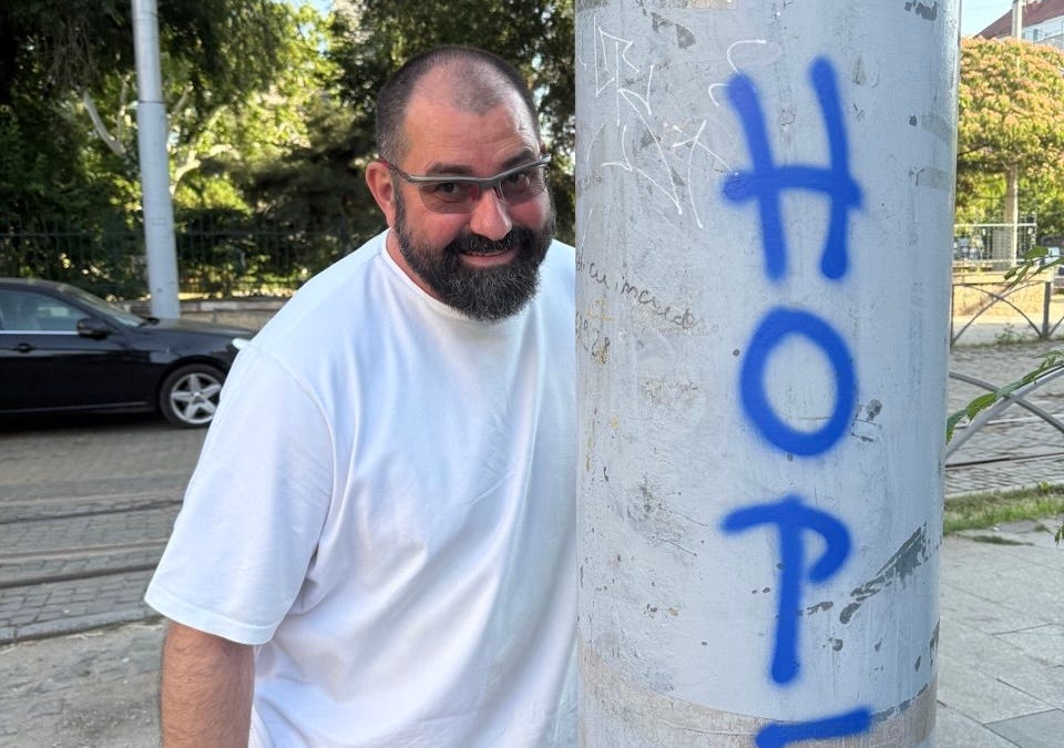 The Monday Issue (13). The Slow Unlearning of Hospitality