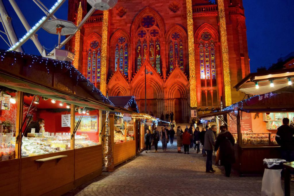 Discover the Charm of Christmas in France: 10 Traditions to Inspire You 🎄