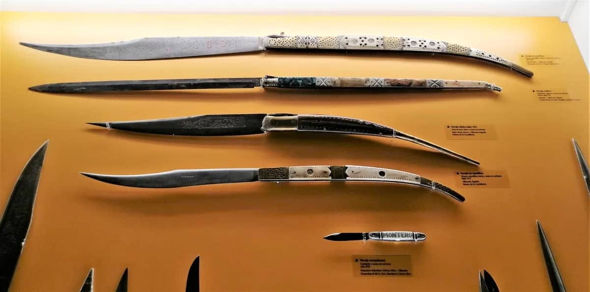 Lesson 53: Navaja - by Round About History
