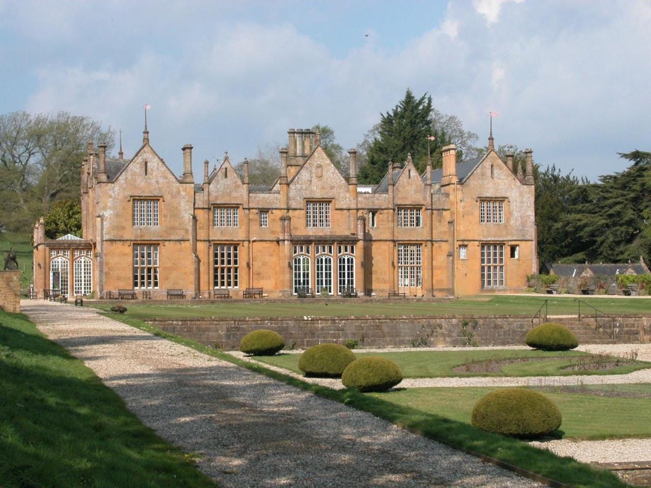 Is Dillington House on the brink of renewal or ruin?