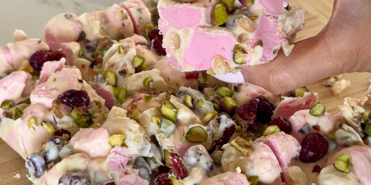 white chocolate pistachio & macadamia rocky road! | a Christmas essential