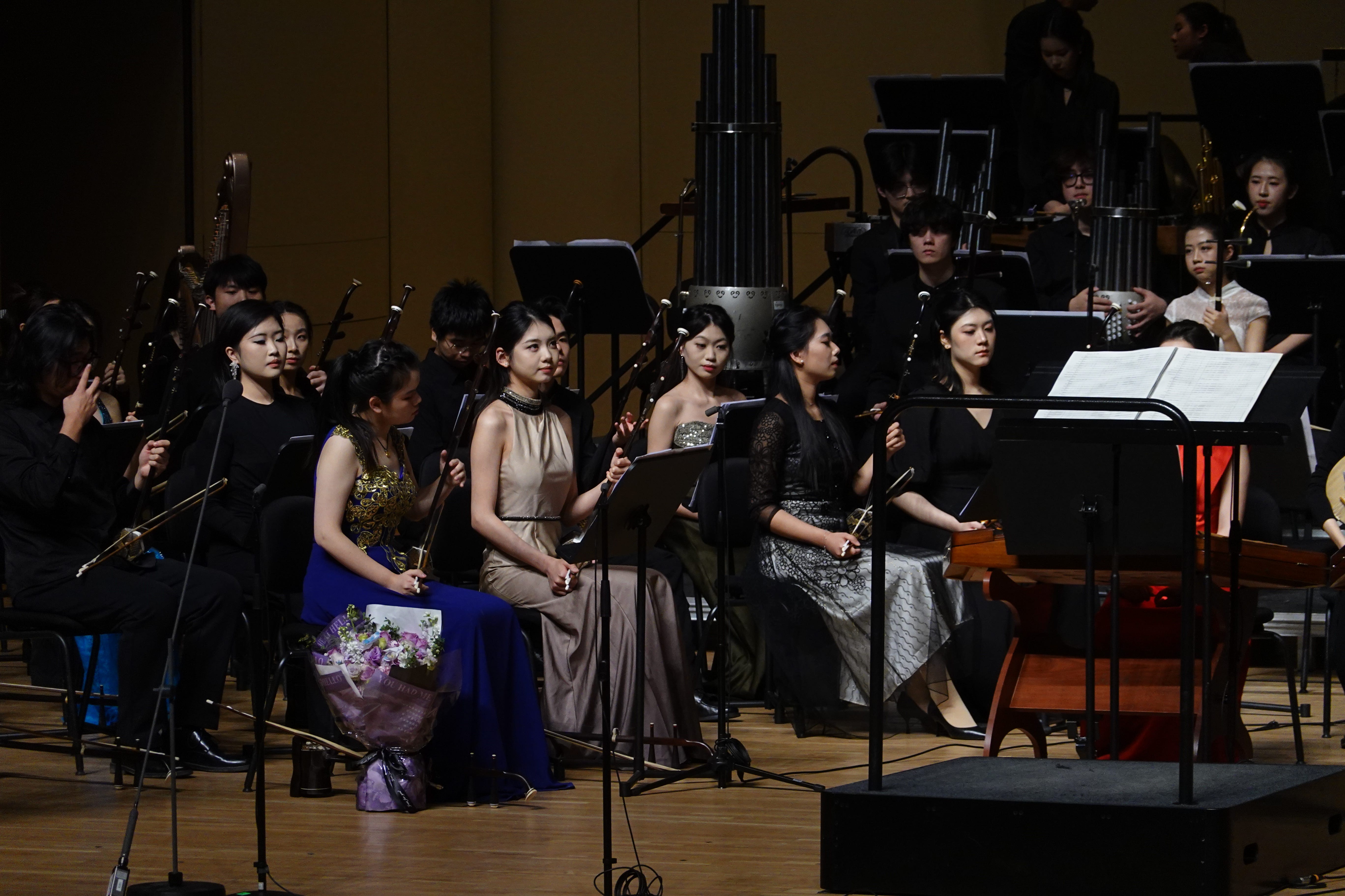 Han Lei and Students Spotlight Guanzi - by Rudolph Tang