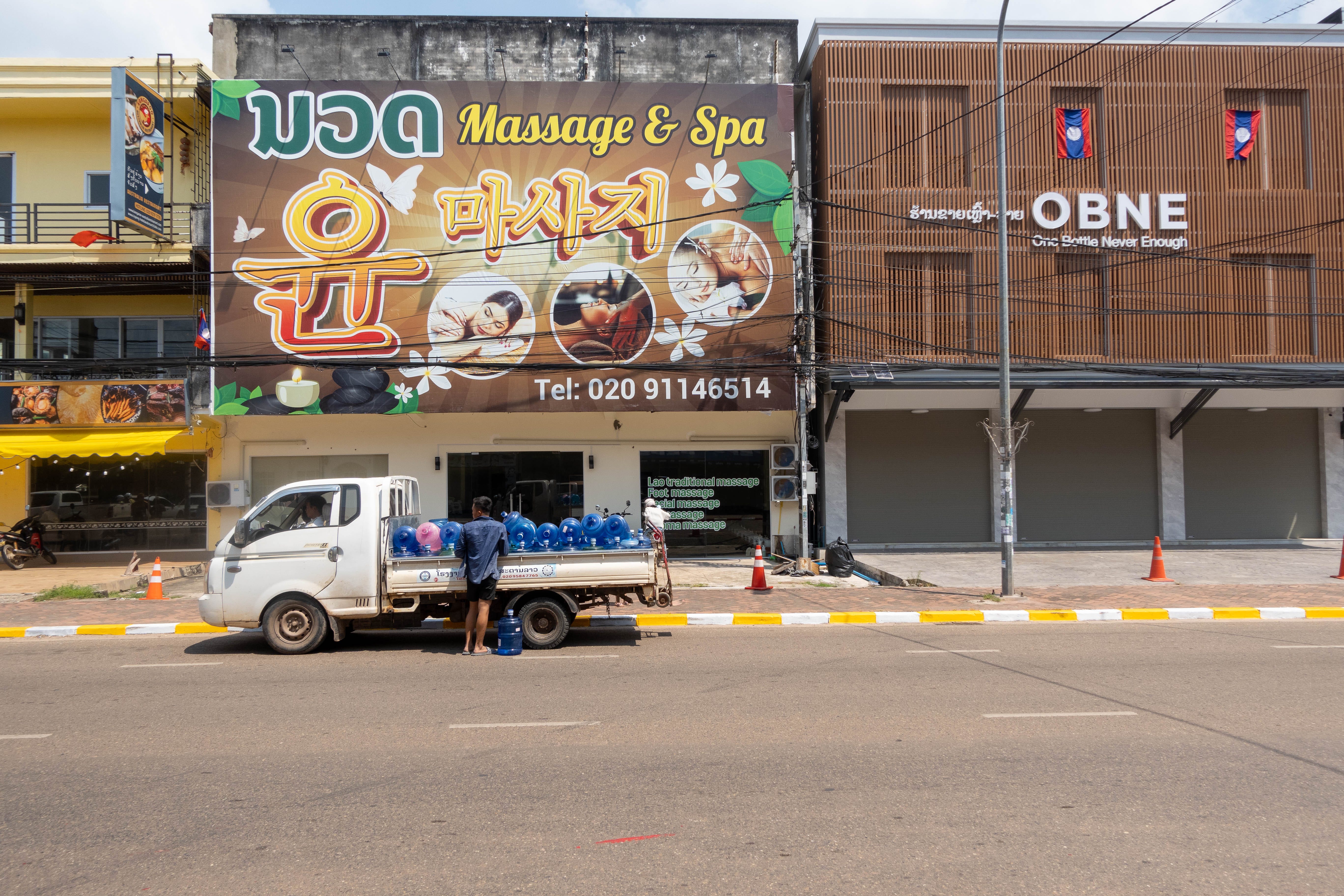 Walking Vientiane (Laos) - Chris Arnade Walks the World