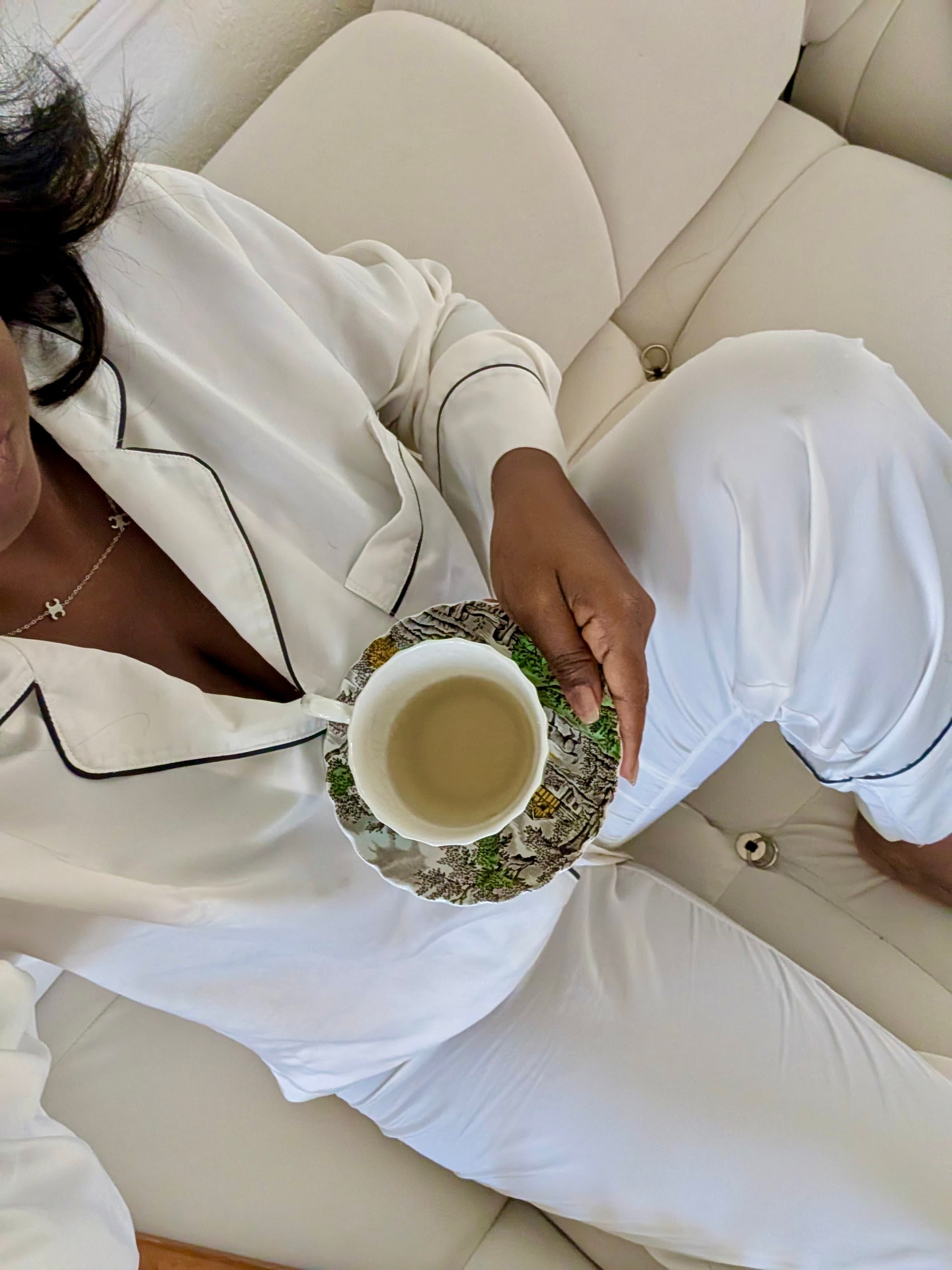 Sip & Glow: Weekly Beauty Rituals - by Barbara Jacques
