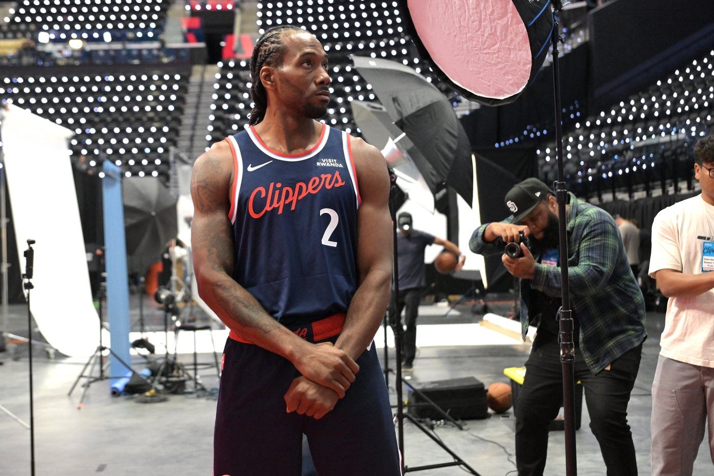 Clippers, Leonard defiant, welcome NBA investigation
