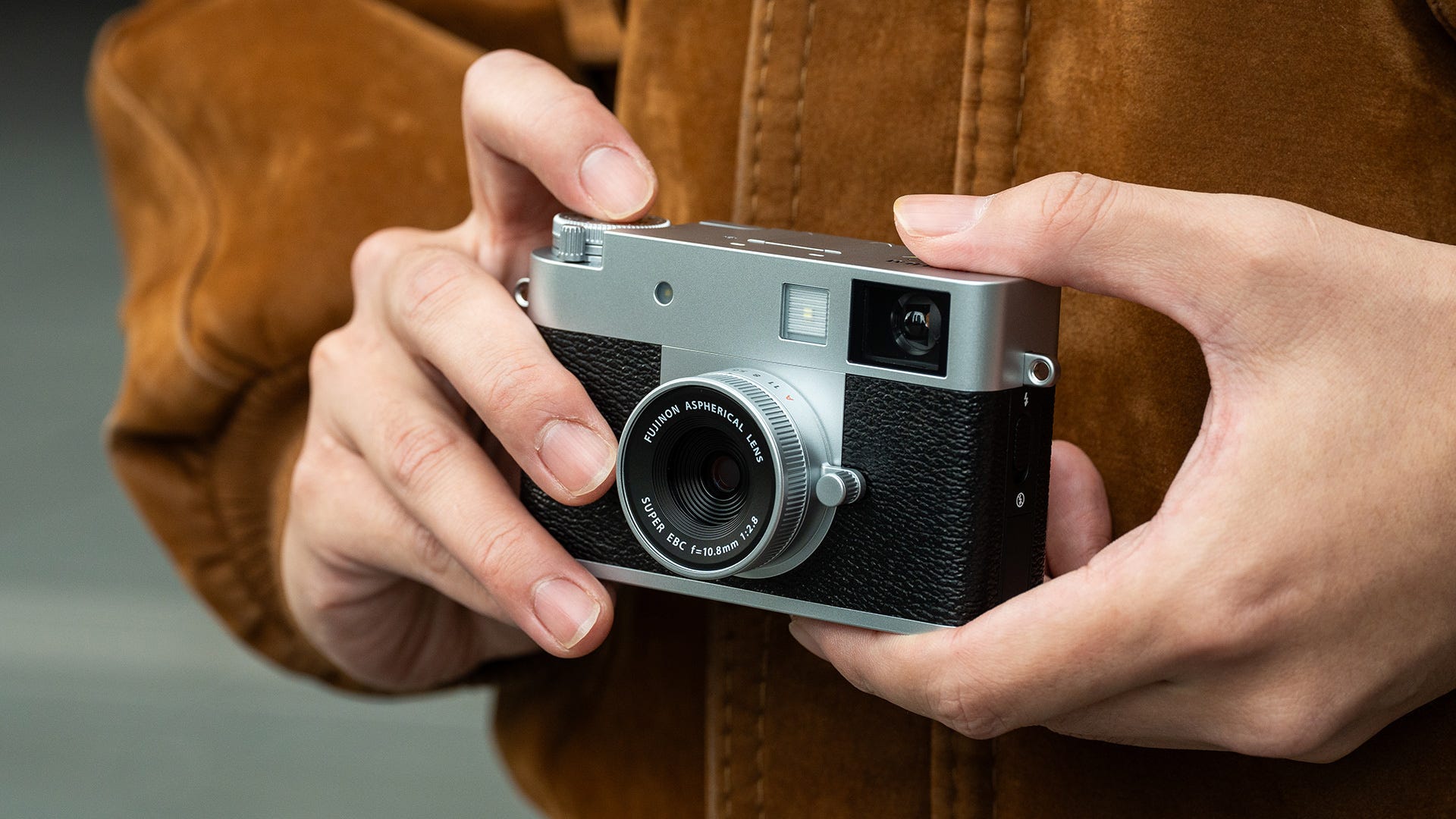 Fujifilm X half camera is smaller than an iPhone, with a big 1-inch sensor