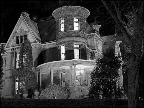 Henderson Castle — The Myths, the Spirits, and the Truth Beneath the Stone