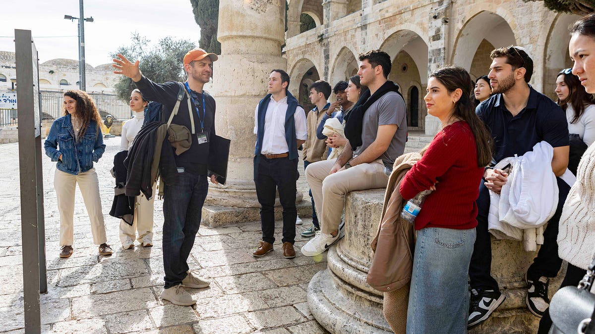 An Israeli Tour Guide Experiences American Politics