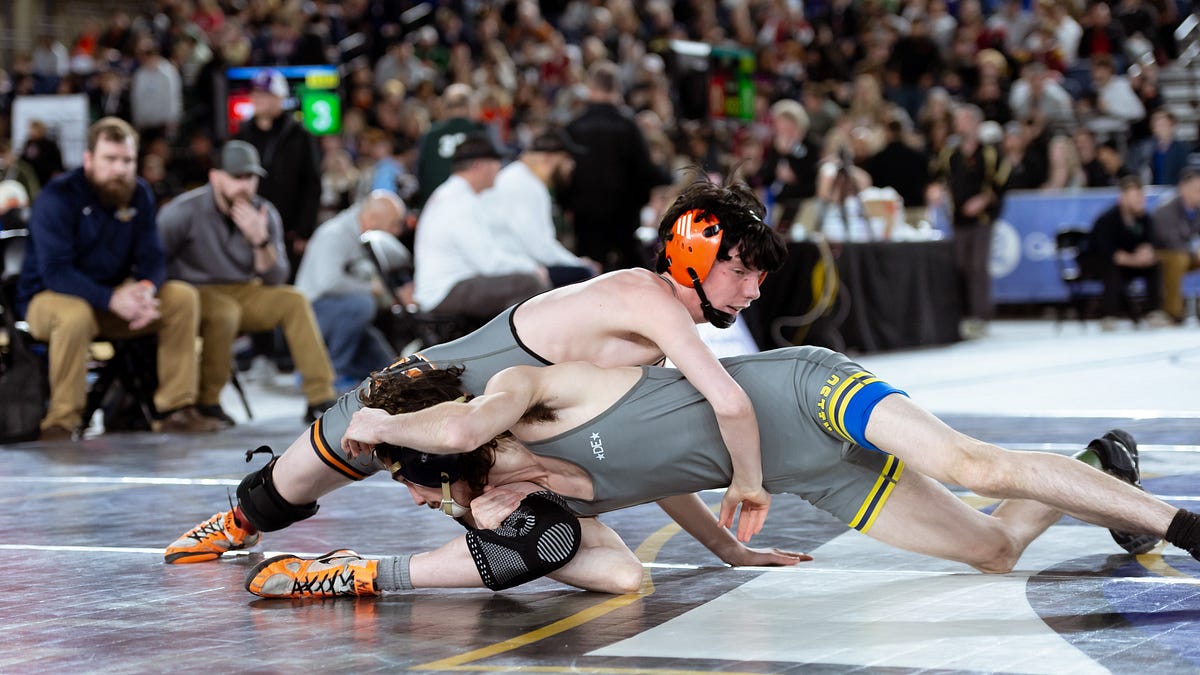 High School Wrestling: Kelso grapplers shooting their shot at The Dome