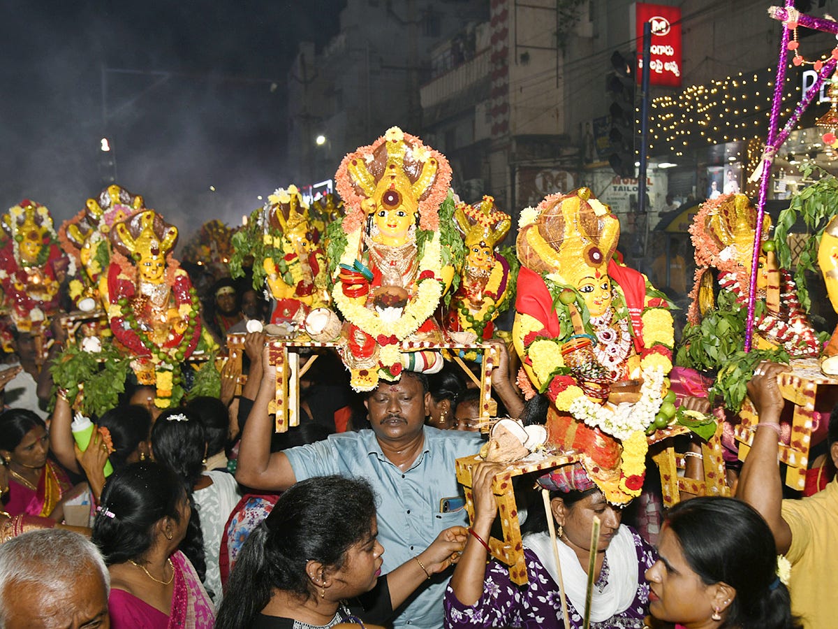 Sirimanutsavam-Paidithalli Ammavaru - by Ratnakar Sadasyula