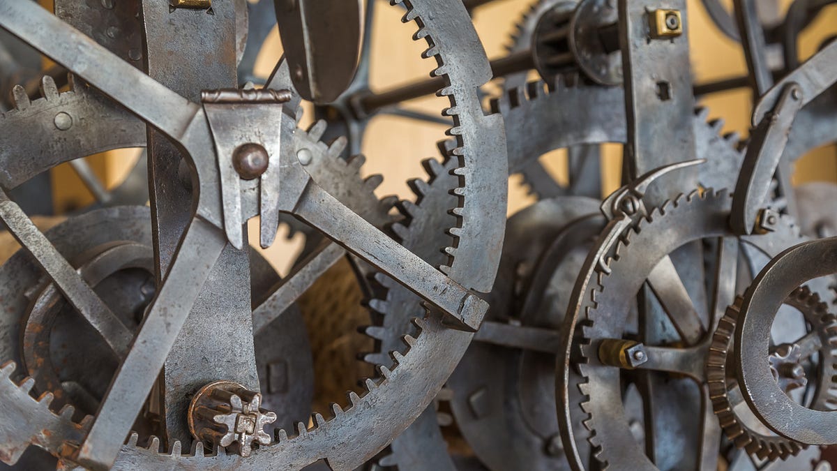 first mechanical clock tower