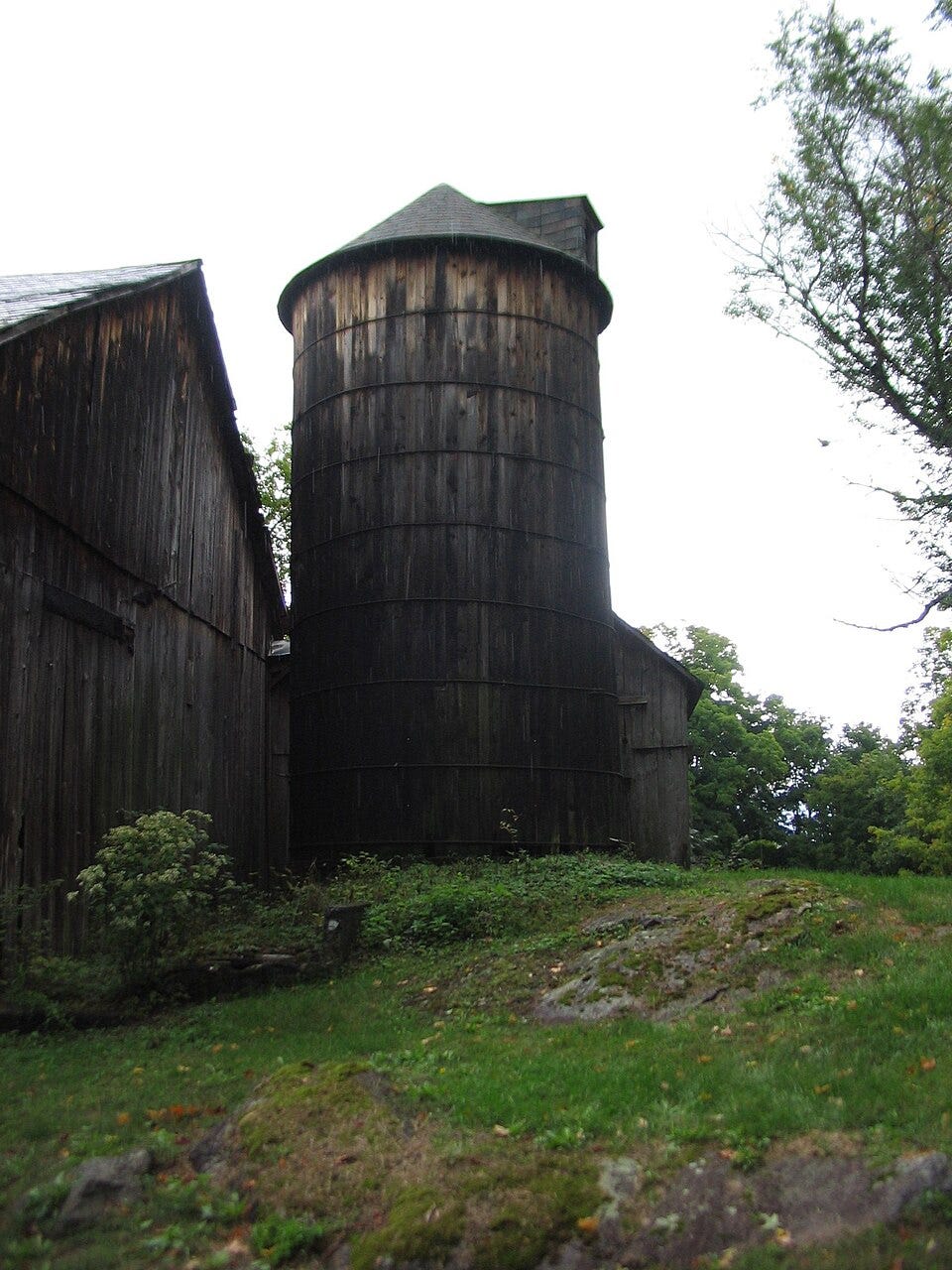 Silos of Portage County: A Vertical History - by Nancy Lind
