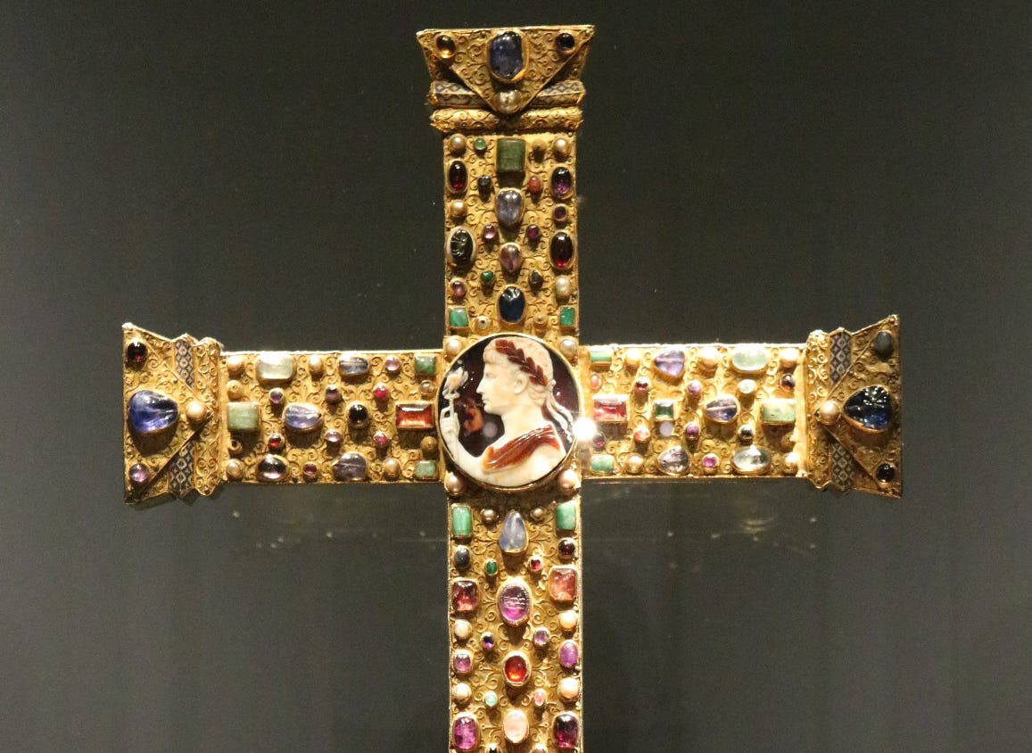 The "Crux Gemmata" - how the Cross was depicted in early Christian art