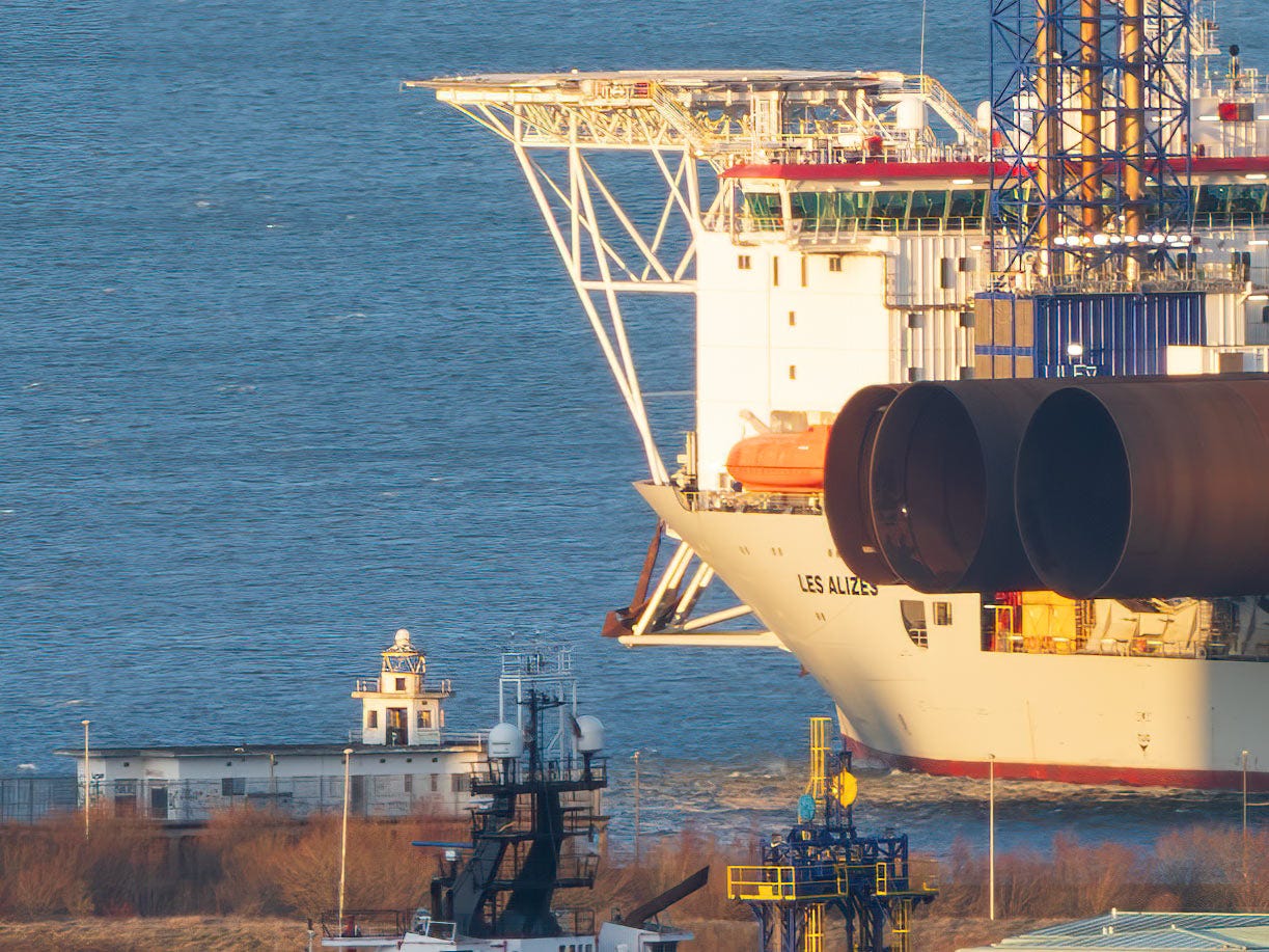 Les Alizés Enormous Crane Vessel at Leith for Wind Farm