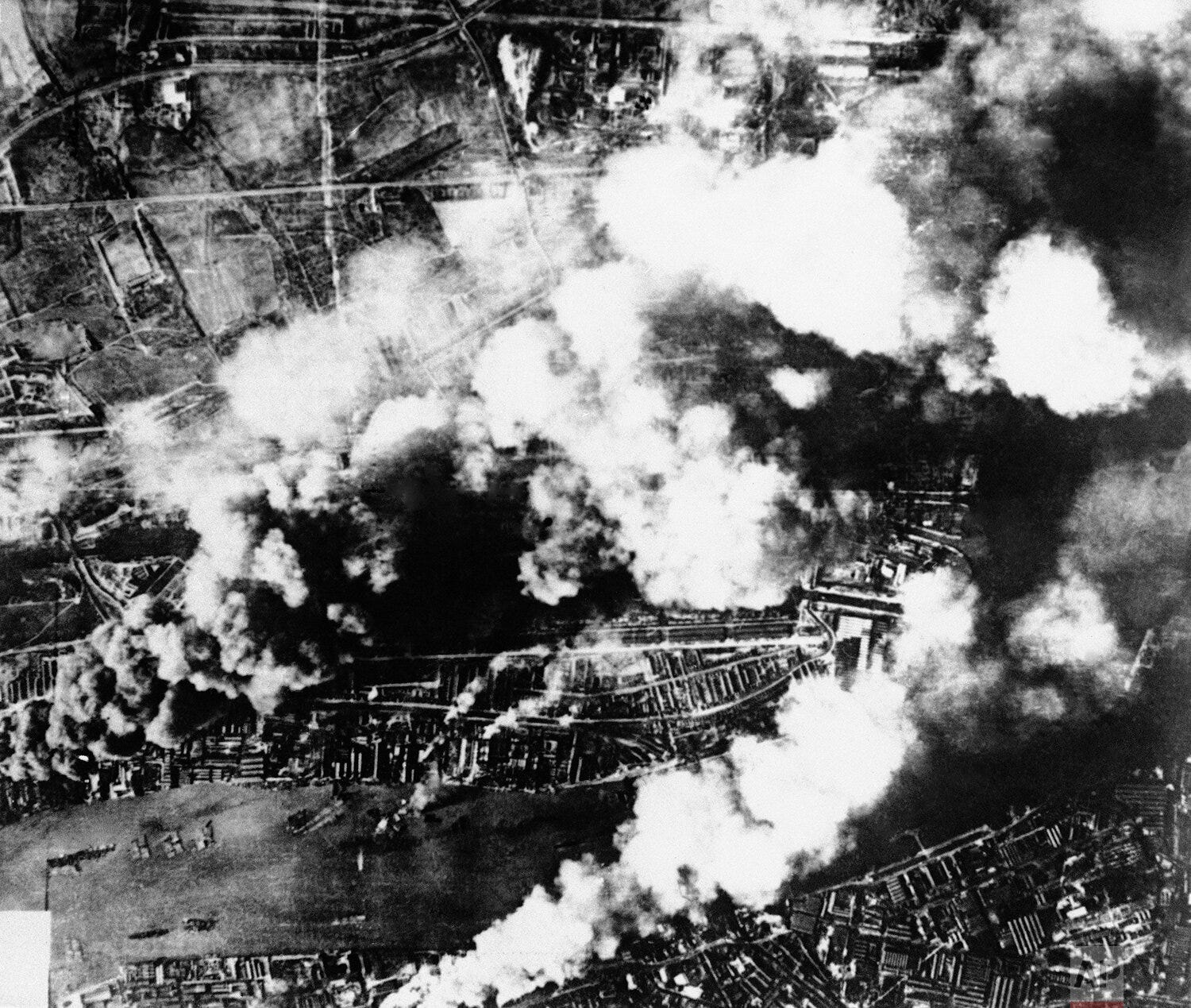 The Battle of Britain & The Blitz: Iconic WWII Photos
