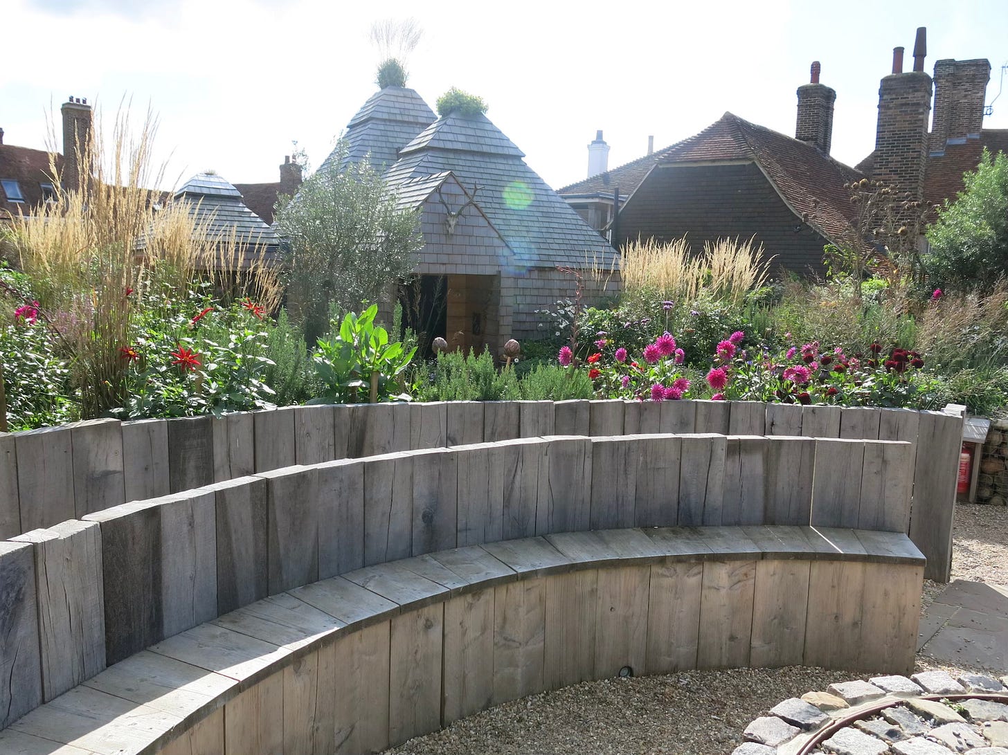 round seating garden