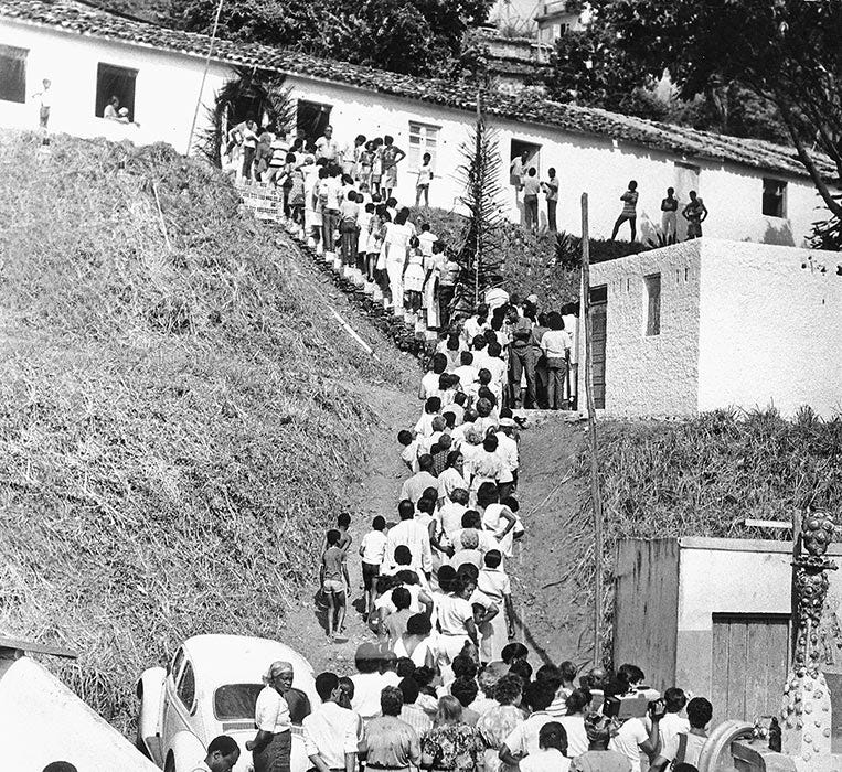 Nesse mesmo dia em 1976, o Candomblé deixava de ser vigiado e punido na ...