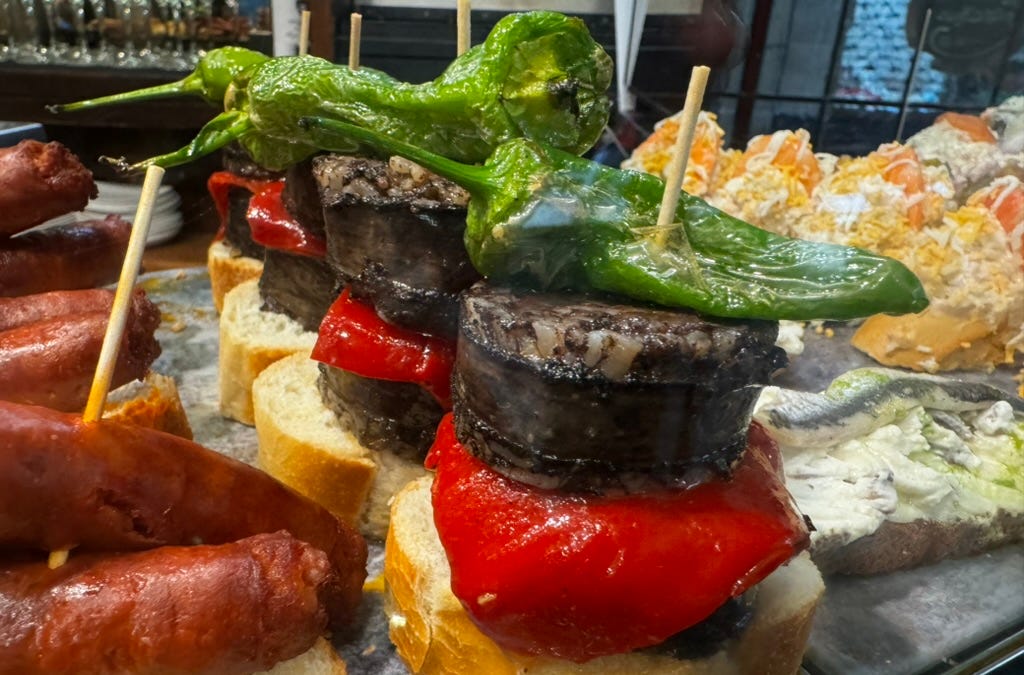 difference between pinchos and tapas