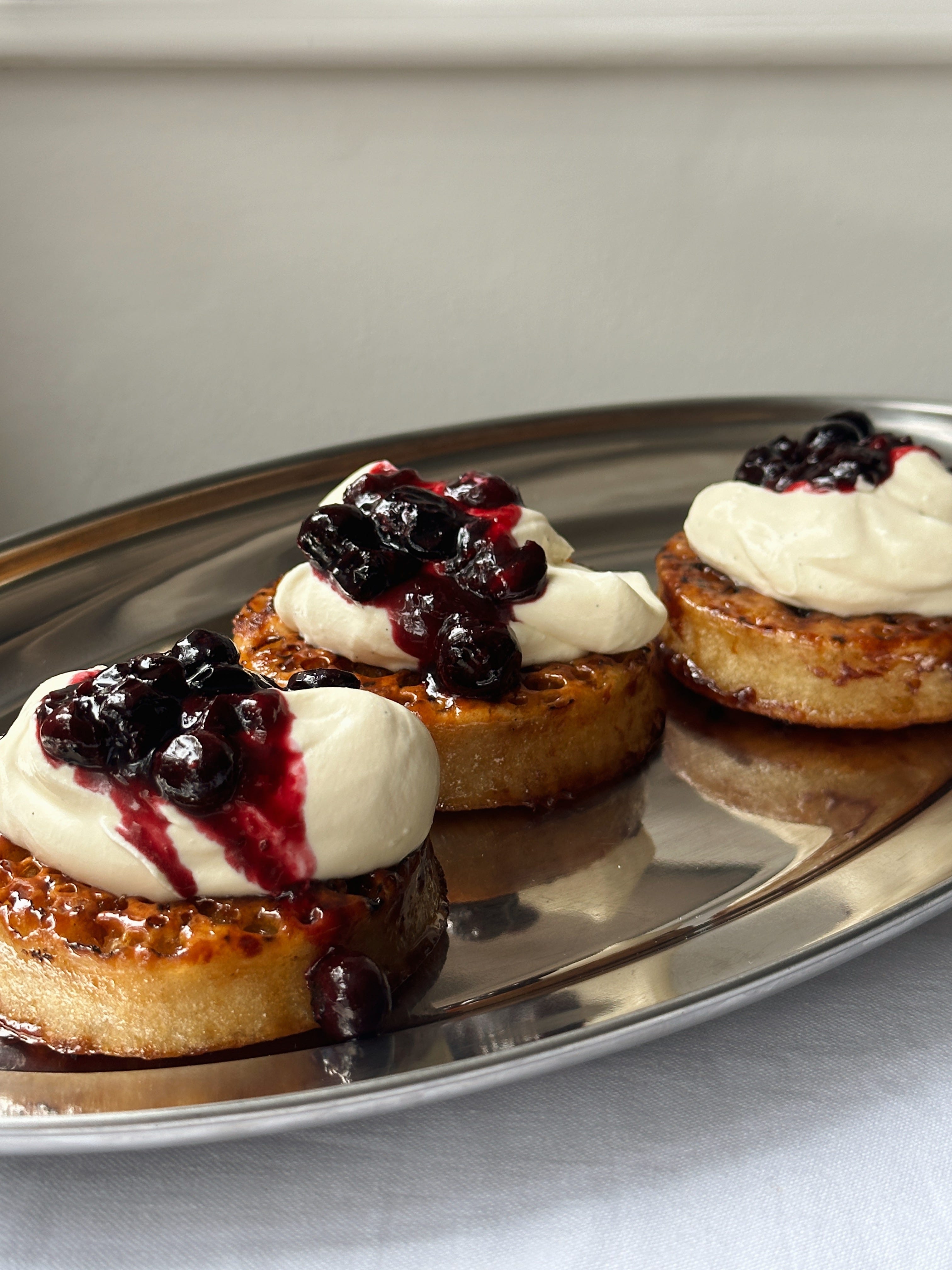 Extra Sweet Things : Caramelised Crumpets with Blueberries