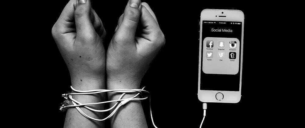 The Psychology Behind Phone Addiction - by ixcarus