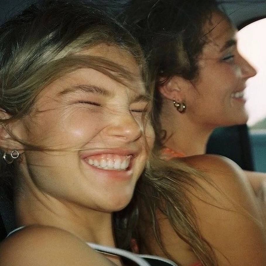 a guide to social confidence & charisma (that’s true to you)