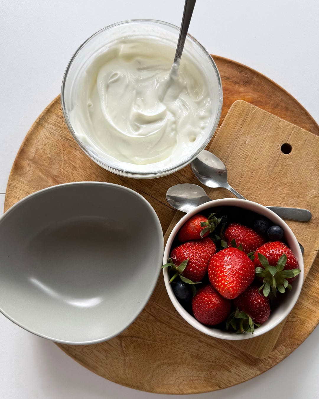 High-Protein Strawberry Coconut Yogurt Bowl (5-Minute Breakfast)