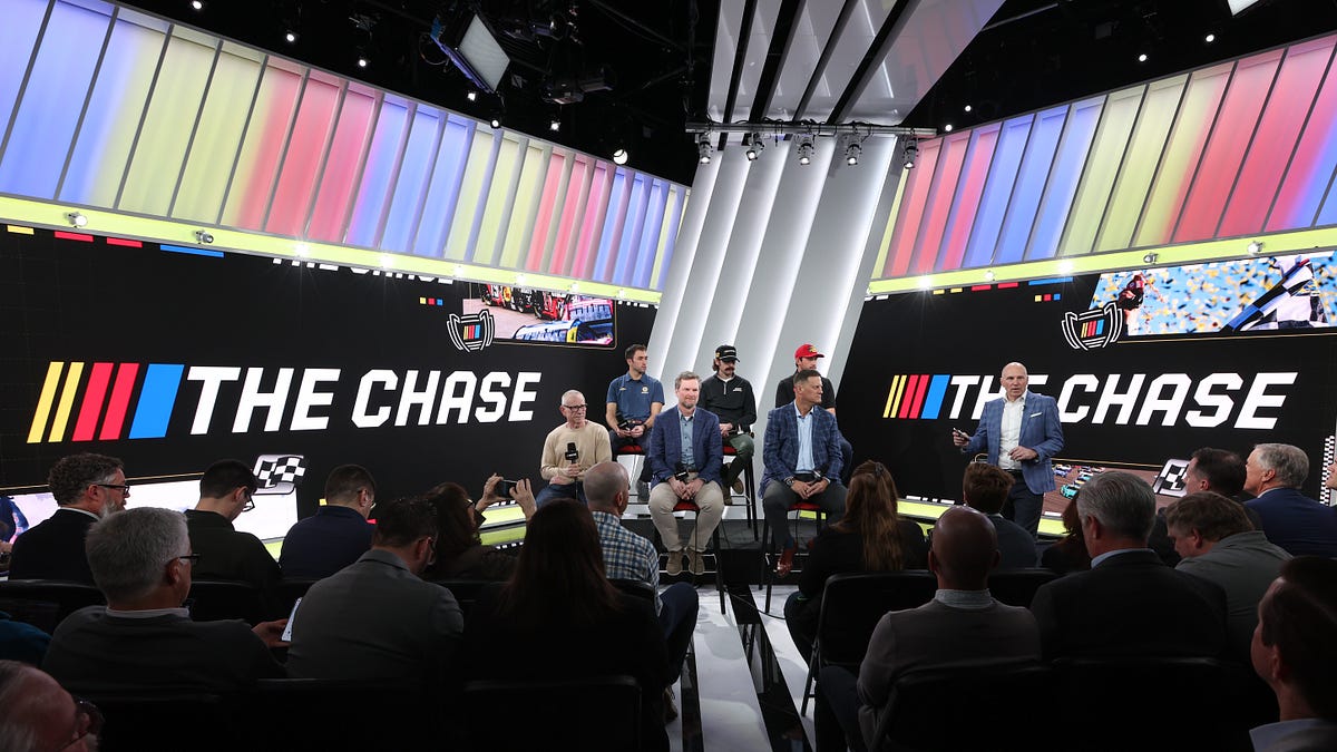 NASCAR returns to 10-race Chase format to decide national series champions