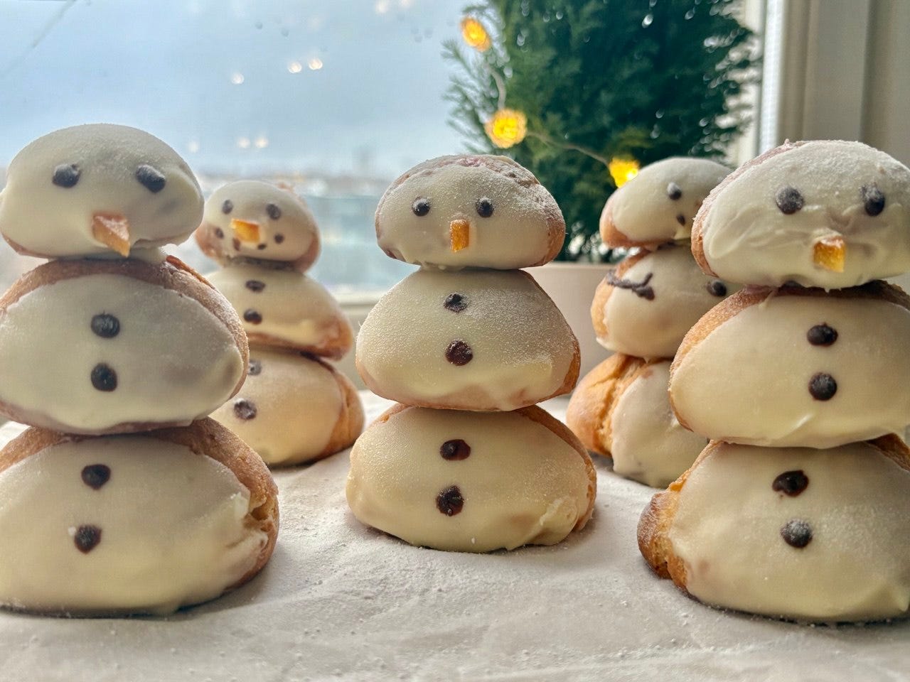 Bisuit Box #4: Choux Snowmen w Cranberry Creme Diplomate
